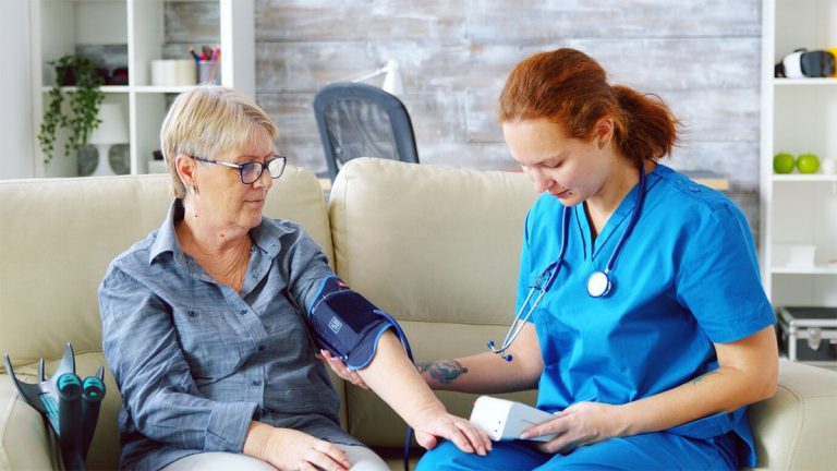 Clairance de la créatinine : que révèle le taux sur la santé de vos reins après 60 ans